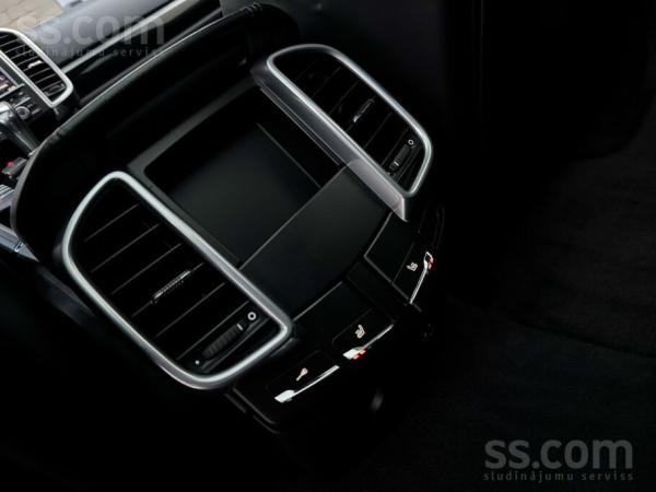 Black Porsche Cayenne 2011 in Riga, with an engine capacity of 4.80 L and mileage of 211 thousand km for 15000 €, photo 10 on AUTOMOTO.COM.LV