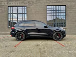 Black Porsche Cayenne 2011 in Riga, with an engine capacity of 4.80 L and mileage of 211 thousand km for 15000 €, photo 7 on AUTOMOTO.COM.LV