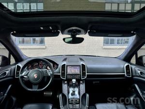 Black Porsche Cayenne 2011 in Riga, with an engine capacity of 4.80 L and mileage of 211 thousand km for 15000 €, photo 8 on AUTOMOTO.COM.LV