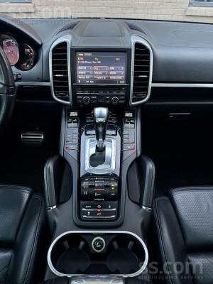 Black Porsche Cayenne 2011 in Riga, with an engine capacity of 4.80 L and mileage of 211 thousand km for 15000 €, photo 10 on AUTOMOTO.COM.LV