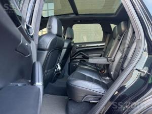 Black Porsche Cayenne 2011 in Riga, with an engine capacity of 4.80 L and mileage of 211 thousand km for 15000 €, photo 13 on AUTOMOTO.COM.LV