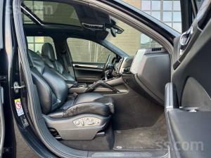 Black Porsche Cayenne 2011 in Riga, with an engine capacity of 4.80 L and mileage of 211 thousand km for 15000 €, photo 14 on AUTOMOTO.COM.LV