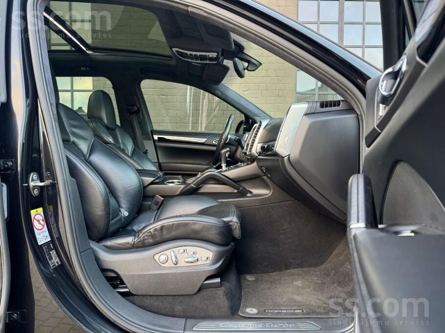 Black Porsche Cayenne 2011 in Riga, with an engine capacity of 4.80 L and mileage of 211 thousand km for 15000 €, photo 14 on AUTOMOTO.COM.LV