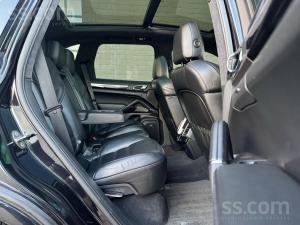 Black Porsche Cayenne 2011 in Riga, with an engine capacity of 4.80 L and mileage of 211 thousand km for 15000 €, photo 15 on AUTOMOTO.COM.LV