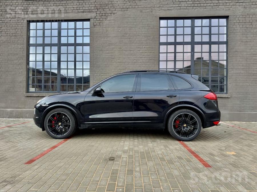 Melns Porsche Cayenne 2011 Rīga, ar dzinēja tilpumu 4.80 L un nobraukumu 211 tūkst. km par 16000 €, foto 6 vietnē AUTOMOTO.COM.LV