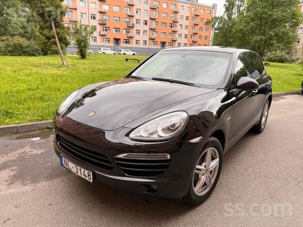 Черный Порше Каен 2011 в Рига, объемом двигателя 3.00 л и пробегом 118 тыс. км за 20900 €, фото 1 на AUTOMOTO.COM.LV