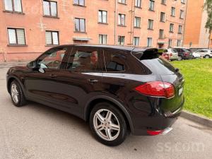 Melns Porsche Cayenne 2011 Rīga, ar dzinēja tilpumu 3.00 L un nobraukumu 118 tūkst. km par 20900 €, foto 3 vietnē AUTOMOTO.COM.LV