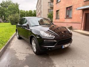 Melns Porsche Cayenne 2011 Rīga, ar dzinēja tilpumu 3.00 L un nobraukumu 118 tūkst. km par 20900 €, foto 4 vietnē AUTOMOTO.COM.LV