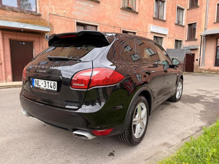 Melns Porsche Cayenne 2011 Rīga, ar dzinēja tilpumu 3.00 L un nobraukumu 118 tūkst. km par 20900 €, foto 5 vietnē AUTOMOTO.COM.LV