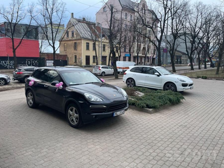 Melns Porsche Cayenne 2011 Rīga, ar dzinēja tilpumu 3.00 L un nobraukumu 118 tūkst. km par 20900 €, foto 9 vietnē AUTOMOTO.COM.LV