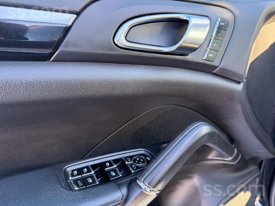Melns Porsche Cayenne 2011 Rīga, ar dzinēja tilpumu 3.00 L un nobraukumu 118 tūkst. km par 20900 €, foto 12 vietnē AUTOMOTO.COM.LV
