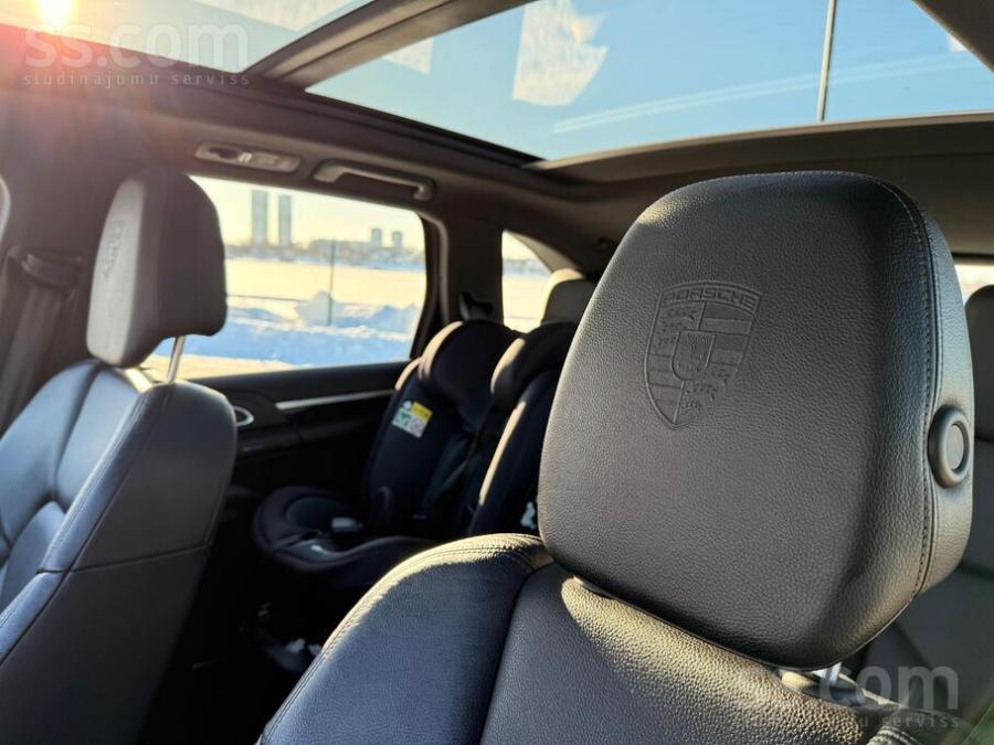 Melns Porsche Cayenne 2011 Rīga, ar dzinēja tilpumu 3.00 L un nobraukumu 118 tūkst. km par 20900 €, foto 13 vietnē AUTOMOTO.COM.LV