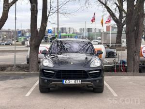 Black Porsche Cayenne 2011 in Riga, with an engine capacity of 4.80 L and mileage of 242 thousand km for 16500 €, photo 3 on AUTOMOTO.COM.LV