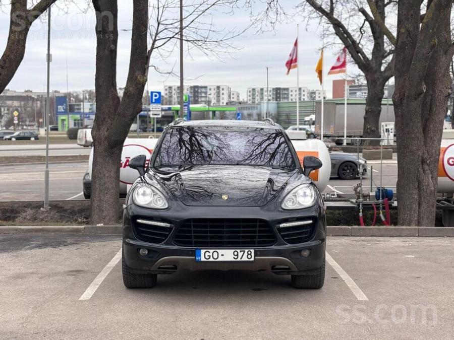 Black Porsche Cayenne 2011 in Riga, with an engine capacity of 4.80 L and mileage of 242 thousand km for 16500 €, photo 3 on AUTOMOTO.COM.LV