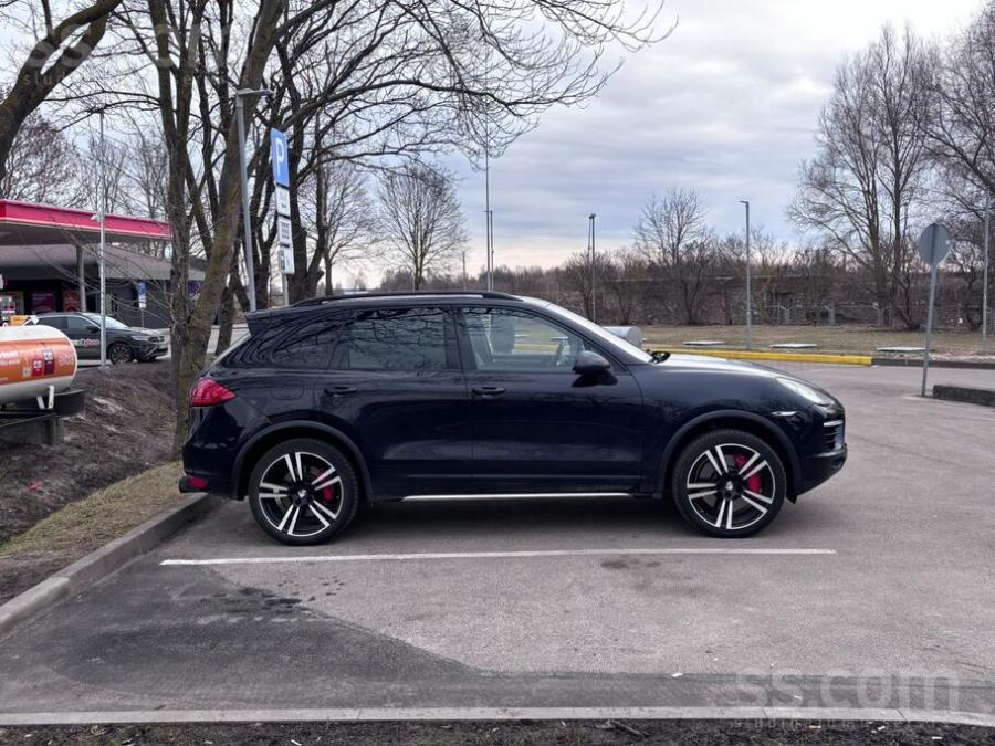 Black Porsche Cayenne 2011 in Riga, with an engine capacity of 4.80 L and mileage of 242 thousand km for 16500 €, photo 4 on AUTOMOTO.COM.LV