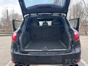 Black Porsche Cayenne 2011 in Riga, with an engine capacity of 4.80 L and mileage of 242 thousand km for 16500 €, photo 6 on AUTOMOTO.COM.LV