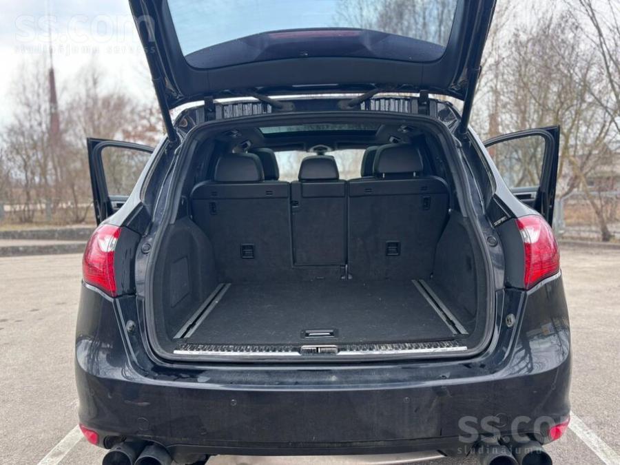 Black Porsche Cayenne 2011 in Riga, with an engine capacity of 4.80 L and mileage of 242 thousand km for 16500 €, photo 6 on AUTOMOTO.COM.LV