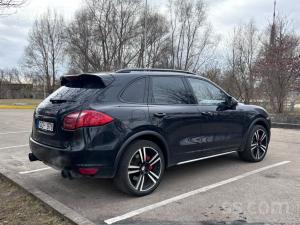 Black Porsche Cayenne 2011 in Riga, with an engine capacity of 4.80 L and mileage of 242 thousand km for 16500 €, photo 7 on AUTOMOTO.COM.LV
