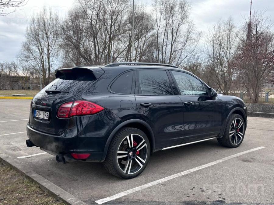 Black Porsche Cayenne 2011 in Riga, with an engine capacity of 4.80 L and mileage of 242 thousand km for 16500 €, photo 7 on AUTOMOTO.COM.LV