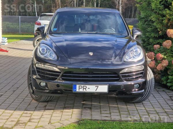 Melns Porsche Cayenne 2011 Rīga, ar dzinēja tilpumu 3.00 L un nobraukumu 301 tūkst. km par 17000 €, foto 5 vietnē AUTOMOTO.COM.LV