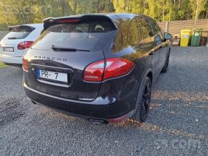 Melns Porsche Cayenne 2011 Rīga, ar dzinēja tilpumu 3.00 L un nobraukumu 310 tūkst. km par 15500 €, foto 12 vietnē AUTOMOTO.COM.LV