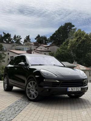 Black Porsche Cayenne 2011 in Vilnius, with an engine capacity of 3.60 L and mileage of 286 thousand km for 12900 €, photo  on AUTOMOTO.COM.LV