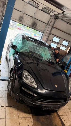Black Porsche Cayenne 2011 in Riga, with an engine capacity of 4.81 L and mileage of 212 thousand km for 7500 €, photo  on AUTOMOTO.COM.LV