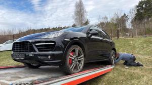 Black Porsche Cayenne 2011 in Riga, with an engine capacity of 4.81 L and mileage of 212 thousand km for 7500 €, photo 6 on AUTOMOTO.COM.LV