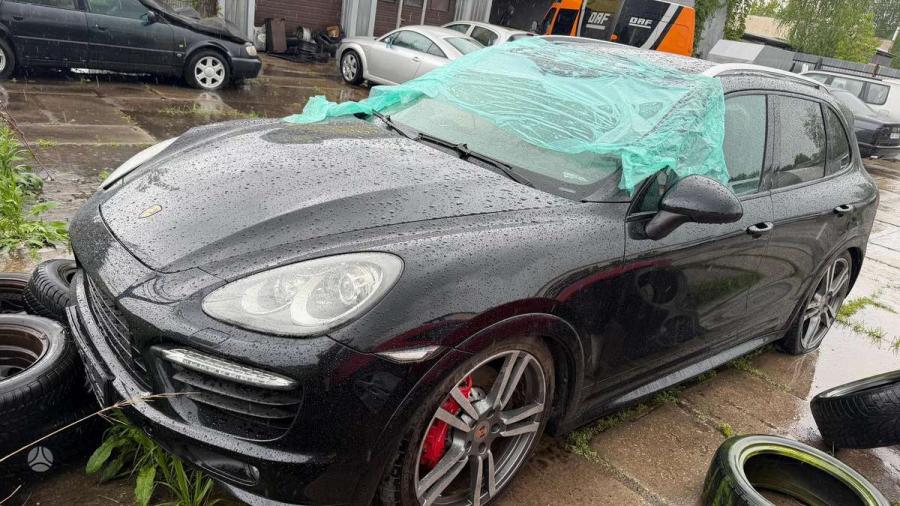 Black Porsche Cayenne 2011 in Riga, with an engine capacity of 4.81 L and mileage of 212 thousand km for 7500 €, photo 12 on AUTOMOTO.COM.LV