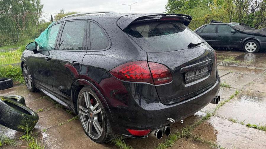 Black Porsche Cayenne 2011 in Riga, with an engine capacity of 4.81 L and mileage of 212 thousand km for 7500 €, photo 13 on AUTOMOTO.COM.LV
