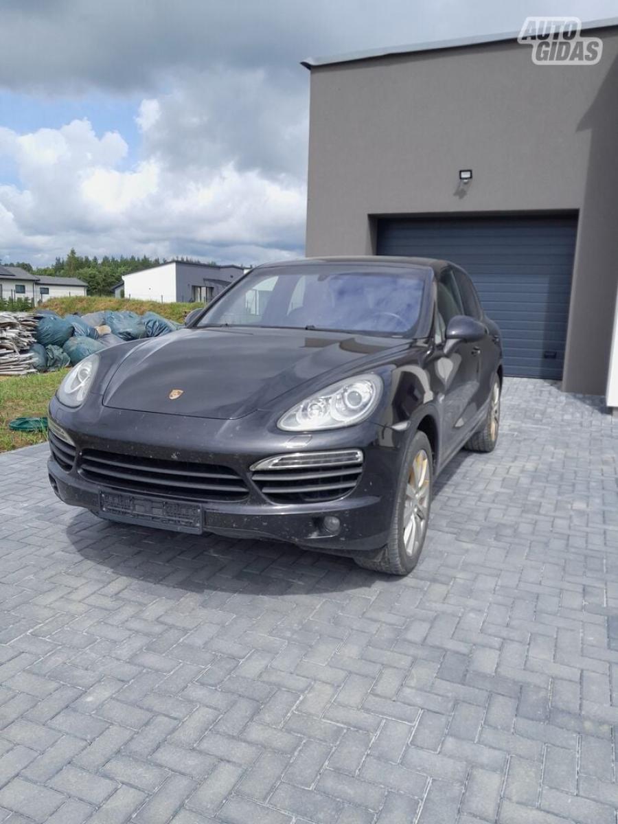 Melns Porsche Cayenne 2011 Viļņa, ar dzinēja tilpumu 3.00 L un nobraukumu 319 tūkst. km par 8500 €, foto 1 vietnē AUTOMOTO.COM.LV