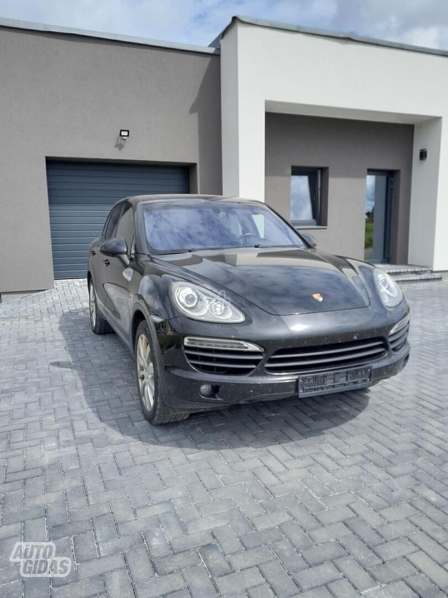 Melns Porsche Cayenne 2011 Viļņa, ar dzinēja tilpumu 3.00 L un nobraukumu 319 tūkst. km par 8500 €, foto 3 vietnē AUTOMOTO.COM.LV