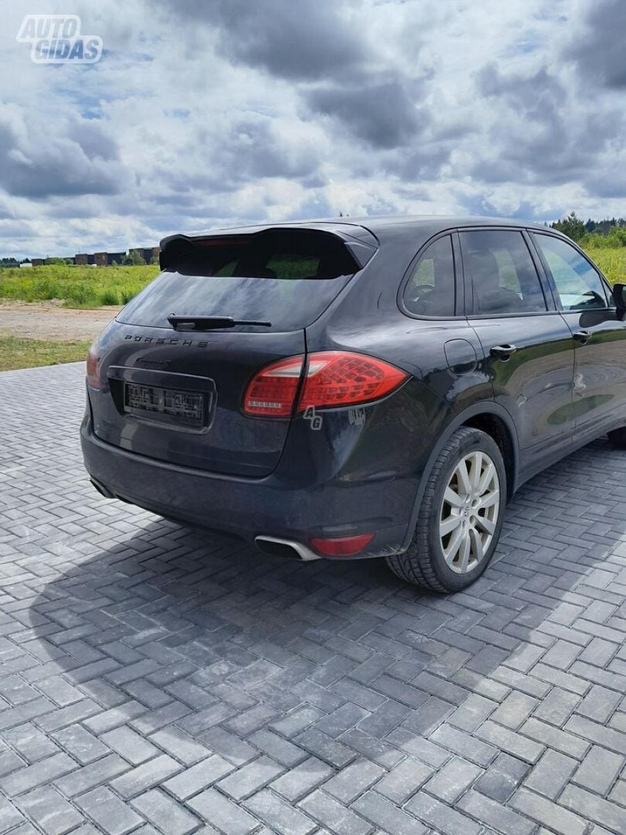 Melns Porsche Cayenne 2011 Viļņa, ar dzinēja tilpumu 3.00 L un nobraukumu 319 tūkst. km par 8500 €, foto 4 vietnē AUTOMOTO.COM.LV