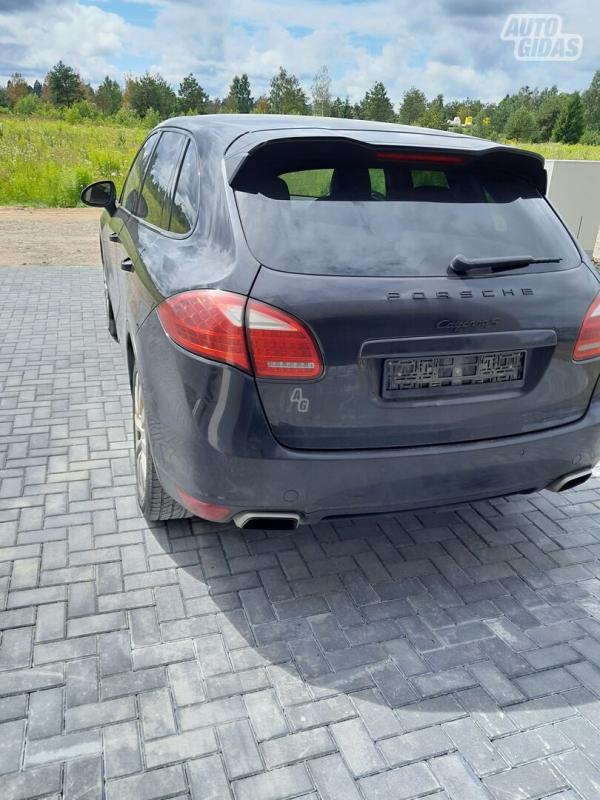Melns Porsche Cayenne 2011 Viļņa, ar dzinēja tilpumu 3.00 L un nobraukumu 319 tūkst. km par 8500 €, foto 4 vietnē AUTOMOTO.COM.LV