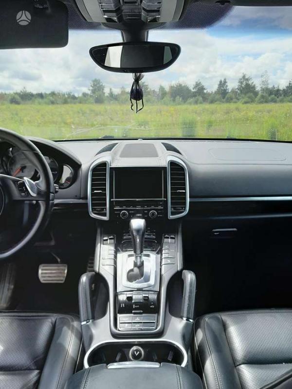 Black Porsche Cayenne 2011 in Vilnius, with an engine capacity of 3.00 L and mileage of 316 thousand km for 8500 €, photo 6 on AUTOMOTO.COM.LV