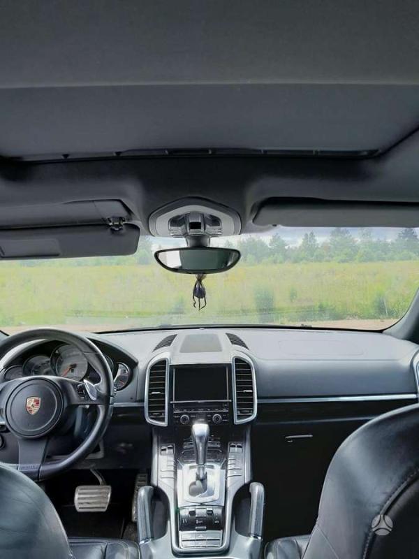Black Porsche Cayenne 2011 in Vilnius, with an engine capacity of 3.00 L and mileage of 316 thousand km for 8500 €, photo 7 on AUTOMOTO.COM.LV