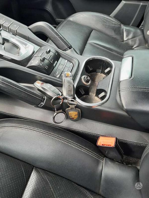 Black Porsche Cayenne 2011 in Vilnius, with an engine capacity of 3.00 L and mileage of 316 thousand km for 8500 €, photo 10 on AUTOMOTO.COM.LV
