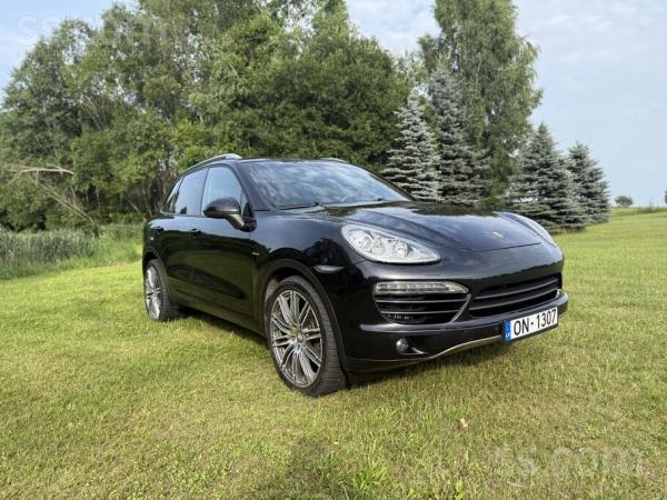 Black Porsche Cayenne 2011 in Rezekne, with an engine capacity of 3.00 L and mileage of 322 thousand km for 14111 €, photo 1 on AUTOMOTO.COM.LV