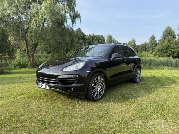 Black Porsche Cayenne 2011 in Rezekne, with an engine capacity of 3.00 L and mileage of 322 thousand km for 14111 €, photo 2 on AUTOMOTO.COM.LV