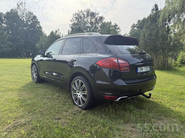 Black Porsche Cayenne 2011 in Rezekne, with an engine capacity of 3.00 L and mileage of 322 thousand km for 14111 €, photo 4 on AUTOMOTO.COM.LV