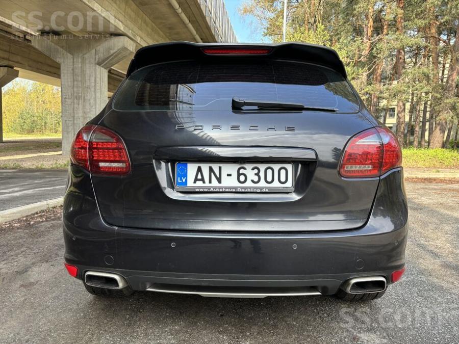 Melns Porsche Cayenne 2011 Rīga, ar dzinēja tilpumu 3.00 L un nobraukumu 347 tūkst. km par 14990 €, foto 11 vietnē AUTOMOTO.COM.LV
