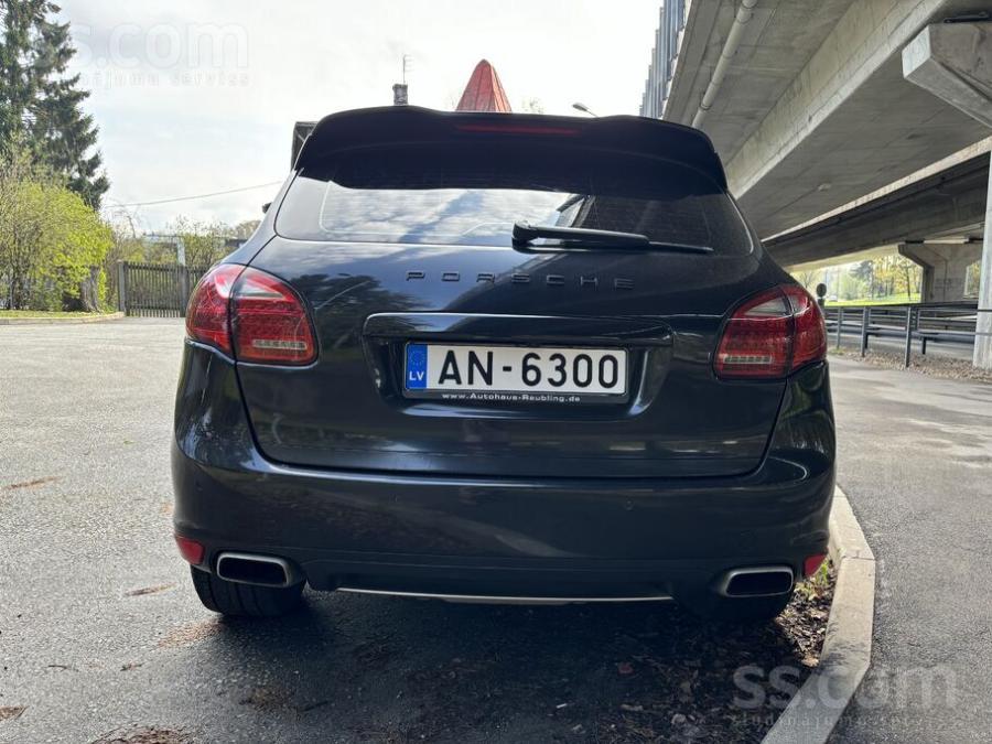 Melns Porsche Cayenne 2011 Rīga, ar dzinēja tilpumu 3.00 L un nobraukumu 347 tūkst. km par 14990 €, foto 12 vietnē AUTOMOTO.COM.LV