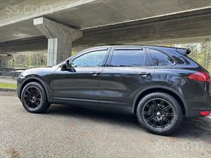 Melns Porsche Cayenne 2011 Rīga, ar dzinēja tilpumu 3.00 L un nobraukumu 347 tūkst. km par 14990 €, foto 14 vietnē AUTOMOTO.COM.LV