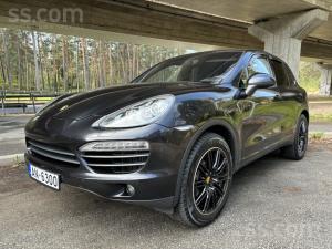 Melns Porsche Cayenne 2011 Rīga, ar dzinēja tilpumu 3.00 L un nobraukumu 347 tūkst. km par 14990 €, foto 16 vietnē AUTOMOTO.COM.LV