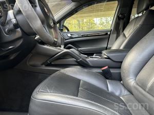 Melns Porsche Cayenne 2011 Rīga, ar dzinēja tilpumu 3.00 L un nobraukumu 347 tūkst. km par 14990 €, foto 26 vietnē AUTOMOTO.COM.LV