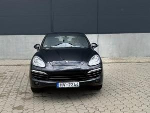 Black Porsche Cayenne 2011 in Riga, with an engine capacity of 3.00 L and mileage of 294 thousand km for 7000 €, photo 4 on AUTOMOTO.COM.LV
