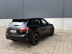 Black Porsche Cayenne 2011 in Riga, with an engine capacity of 3.00 L and mileage of 294 thousand km for 7000 €, photo 5 on AUTOMOTO.COM.LV