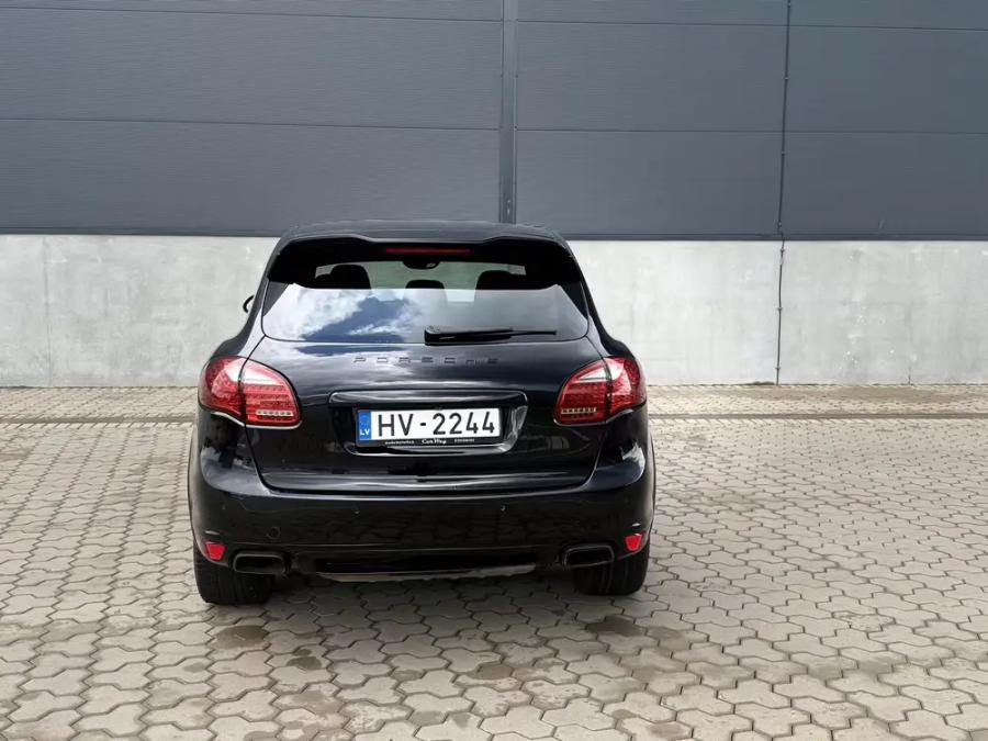 Black Porsche Cayenne 2011 in Riga, with an engine capacity of 3.00 L and mileage of 294 thousand km for 7000 €, photo 7 on AUTOMOTO.COM.LV