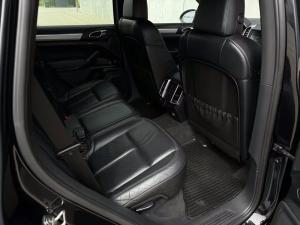 Black Porsche Cayenne 2011 in Riga, with an engine capacity of 3.00 L and mileage of 294 thousand km for 7000 €, photo 11 on AUTOMOTO.COM.LV