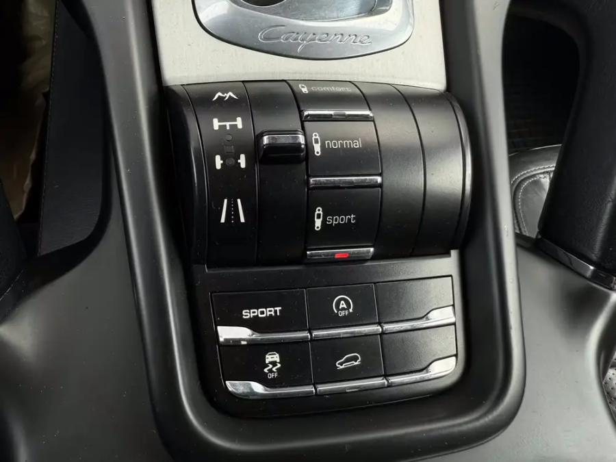 Black Porsche Cayenne 2011 in Riga, with an engine capacity of 3.00 L and mileage of 294 thousand km for 7000 €, photo 14 on AUTOMOTO.COM.LV